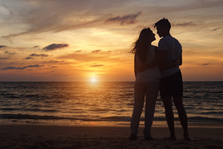 50 Fun and Romantic Things to Do With Your Girlfriend | Giftory